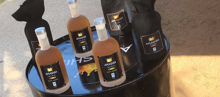 Avec sa liqueur Amashia, Jean-François Kodjo réinvente le Sodabi ...